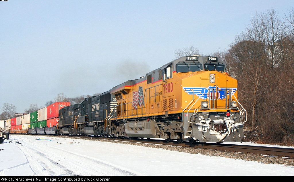 NS 214 With UP Leading @ 0913 hrs